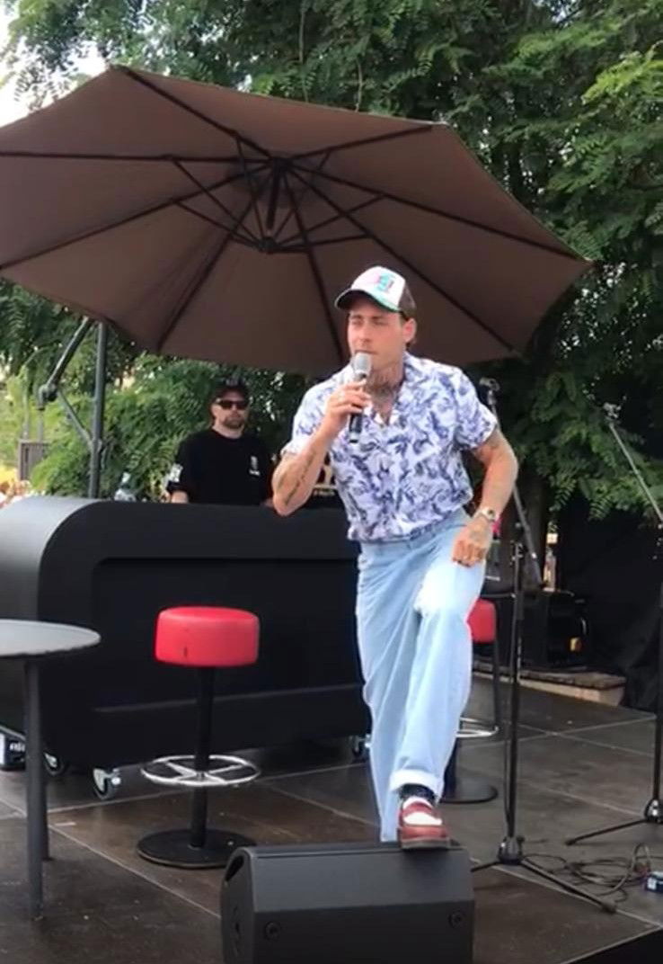 Zanger Douwe Bob weigert voor Joodse kinderen op te treden – NIW